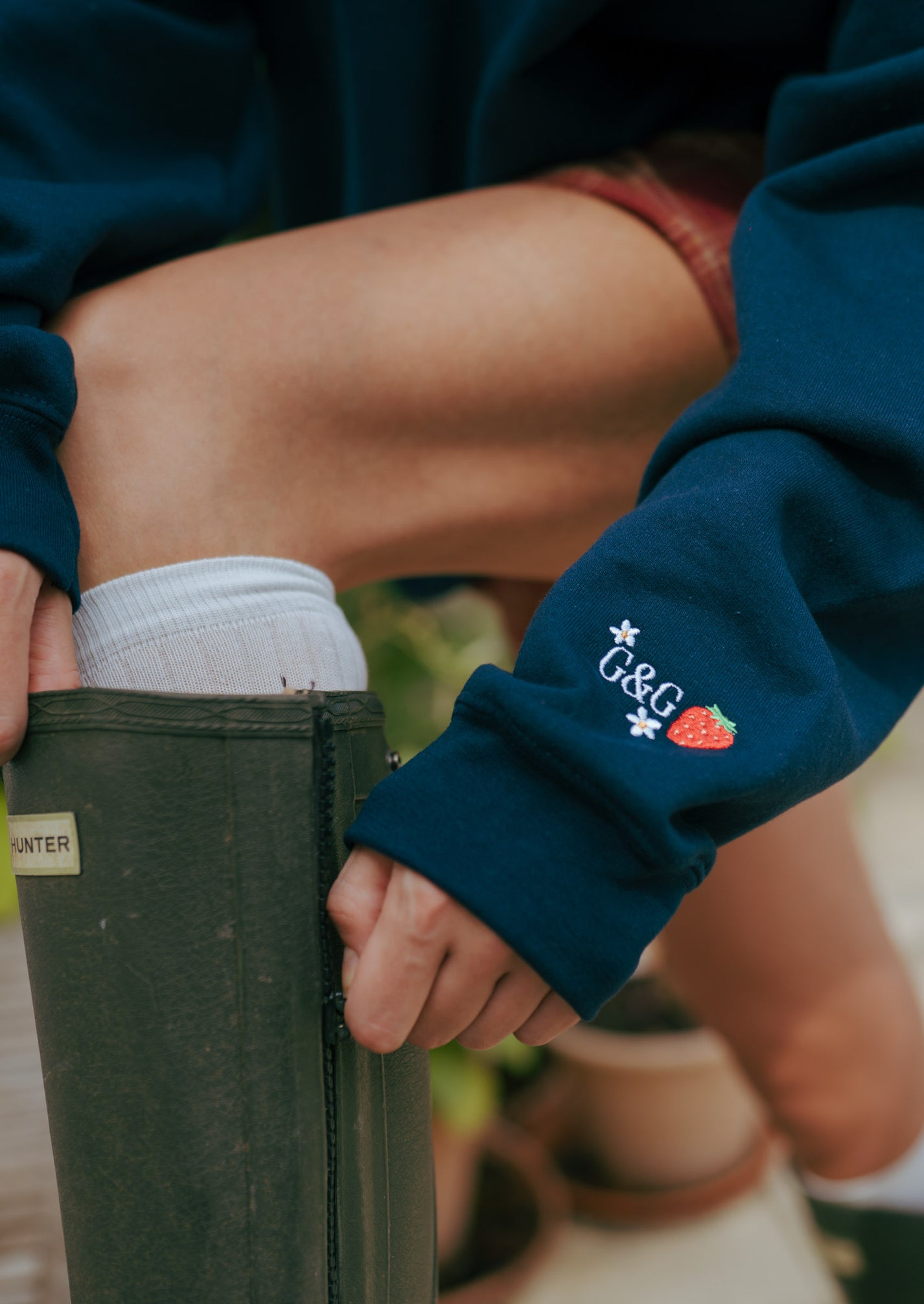 Wild Strawberry Embroidered Sweat - Navy – Goose & Gander
